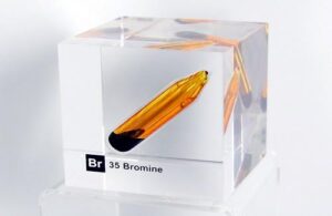 Brom là gì? Tính chất, hợp chất, cách điều chế & ứng dụng trong đời sống